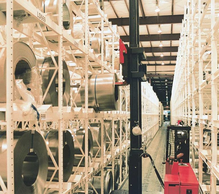 What You Need to Know About Side Loader Forklifts